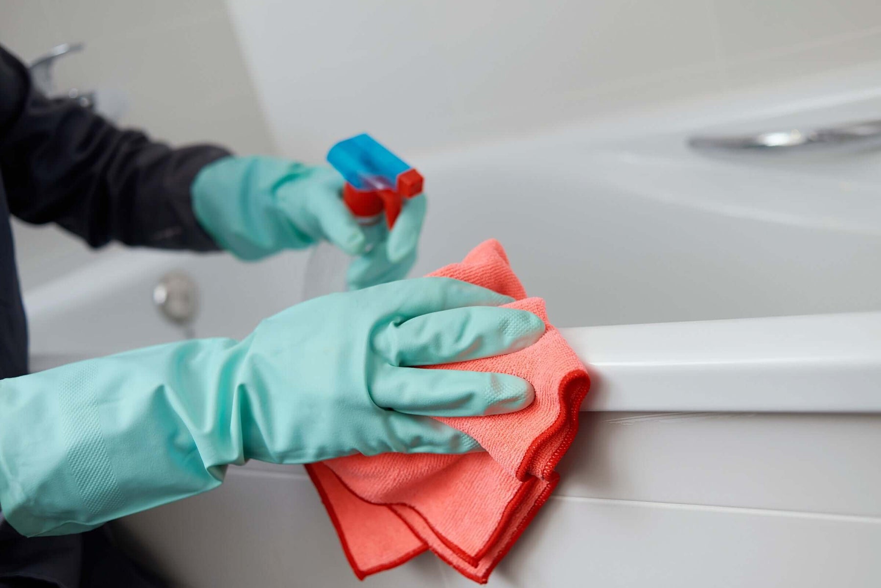 How to Deep Clean a Bathtub: A Step-by-Step Guide | Tub Therapy