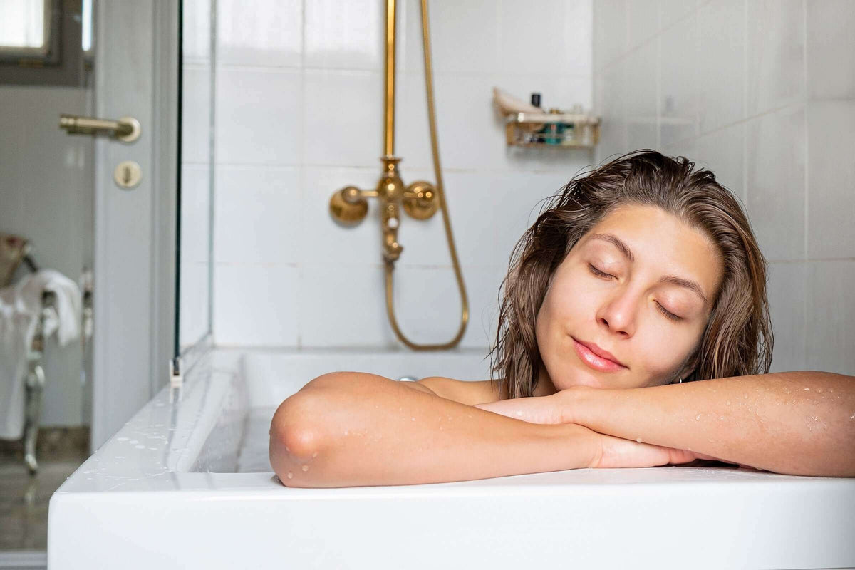 Sensitive Skin Soak: Your Go-To Bath Guide | Tub Therapy